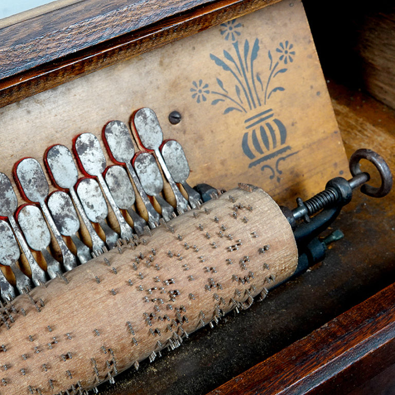 Hand Crank 1885 Concert Rollor Organ